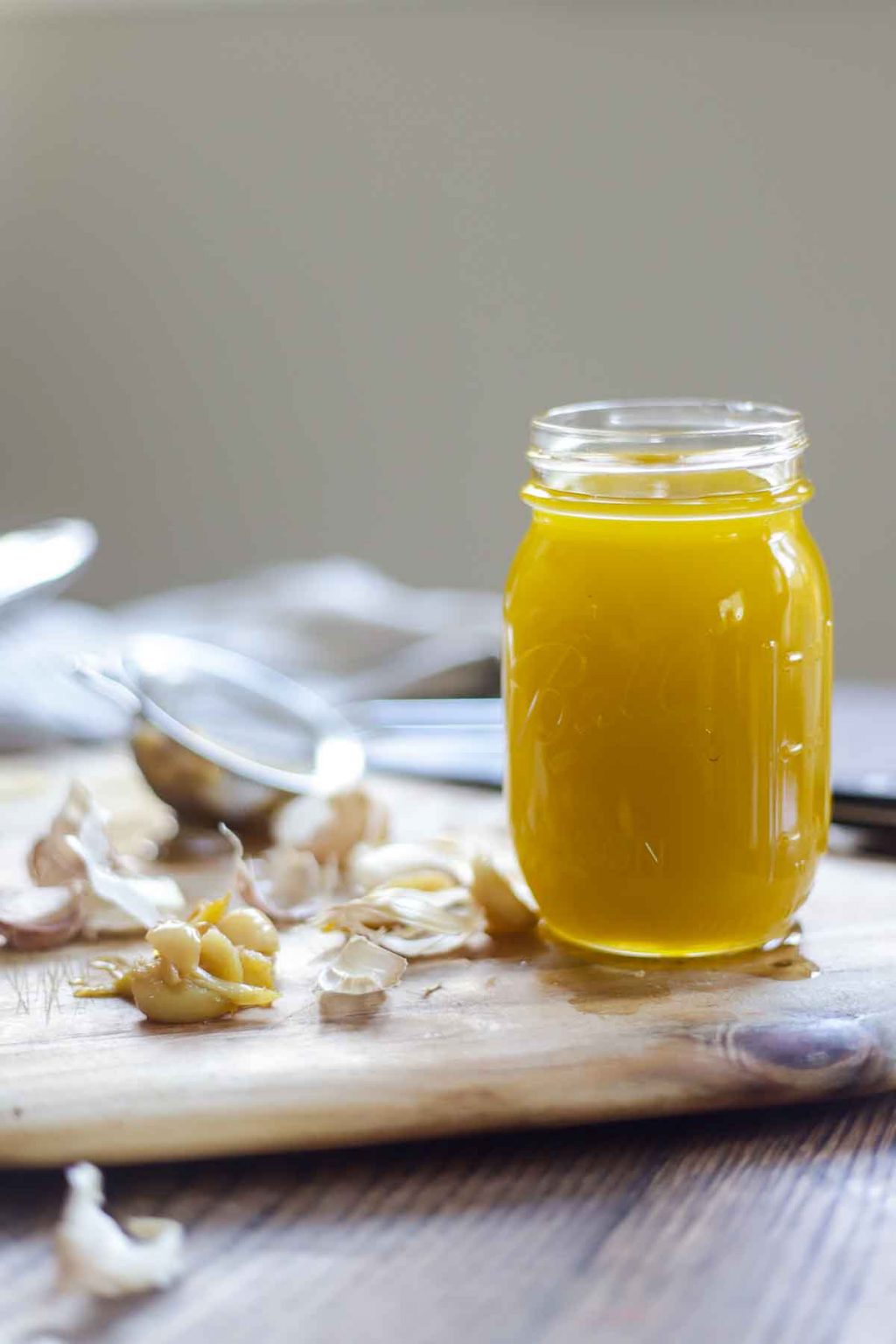 How To Make Garlic Oil - The Healthy Shift