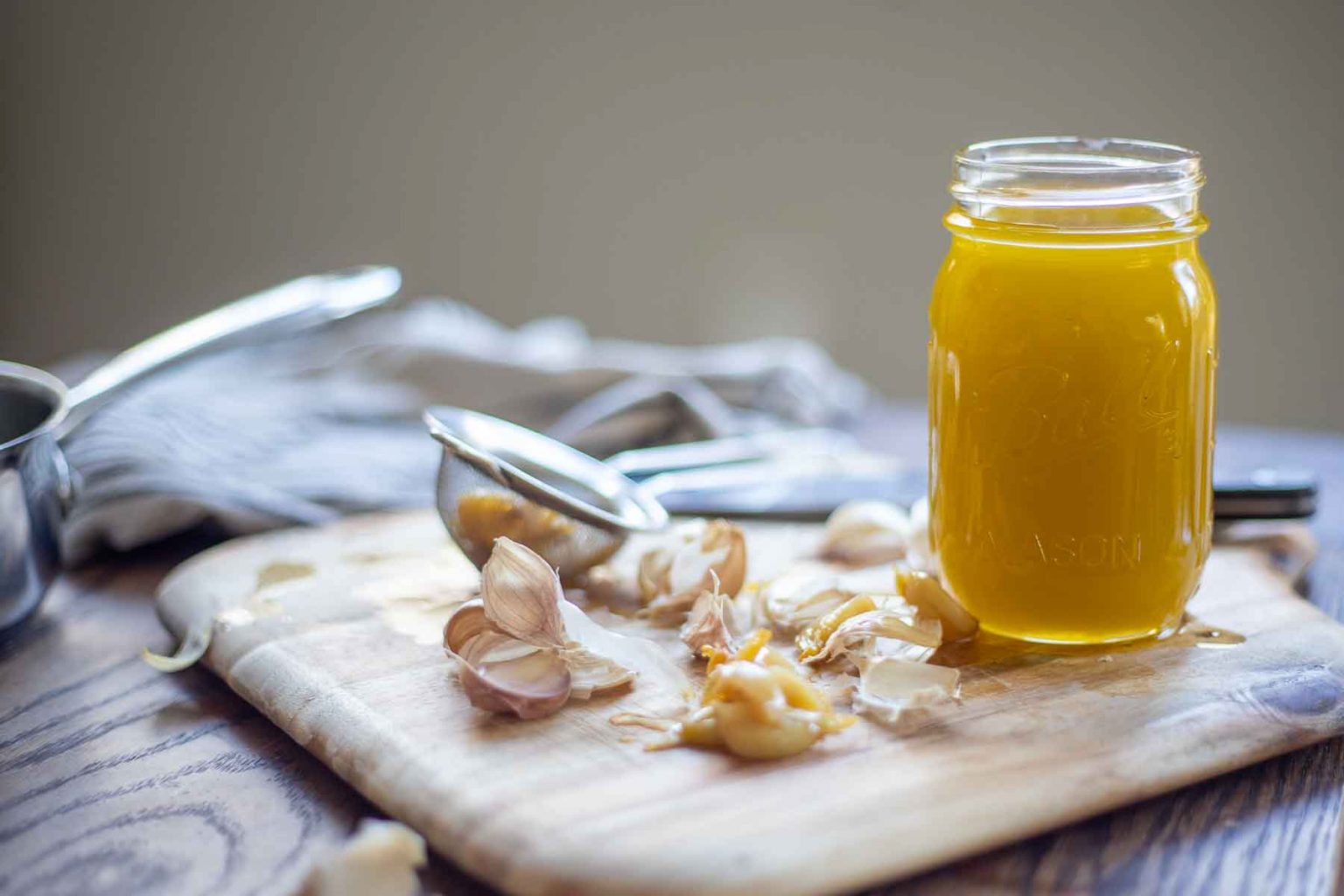 How To Make Garlic Oil - The Healthy Shift